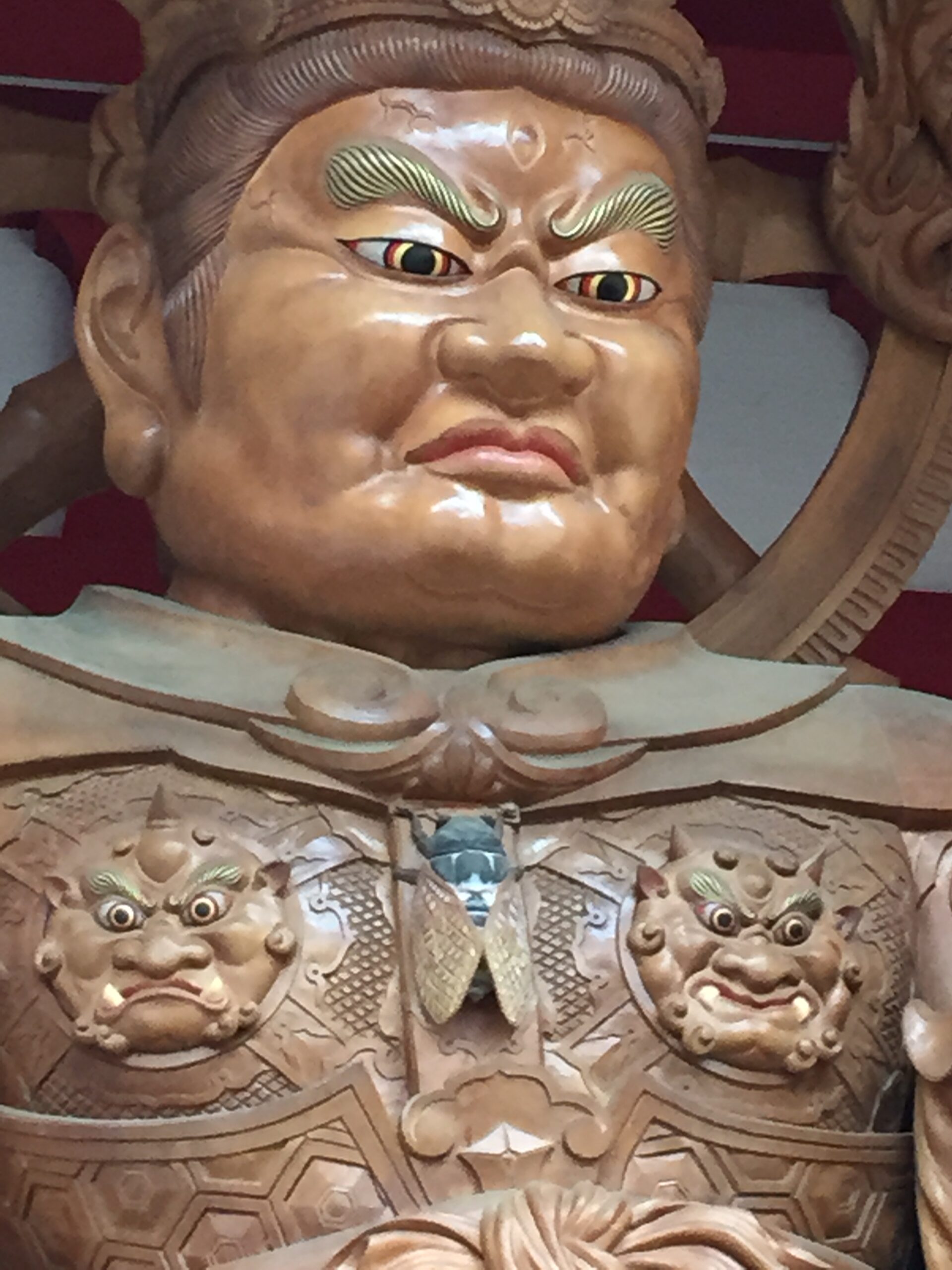 Let’s find insects on the chests of the new Buddha statues in the old ...