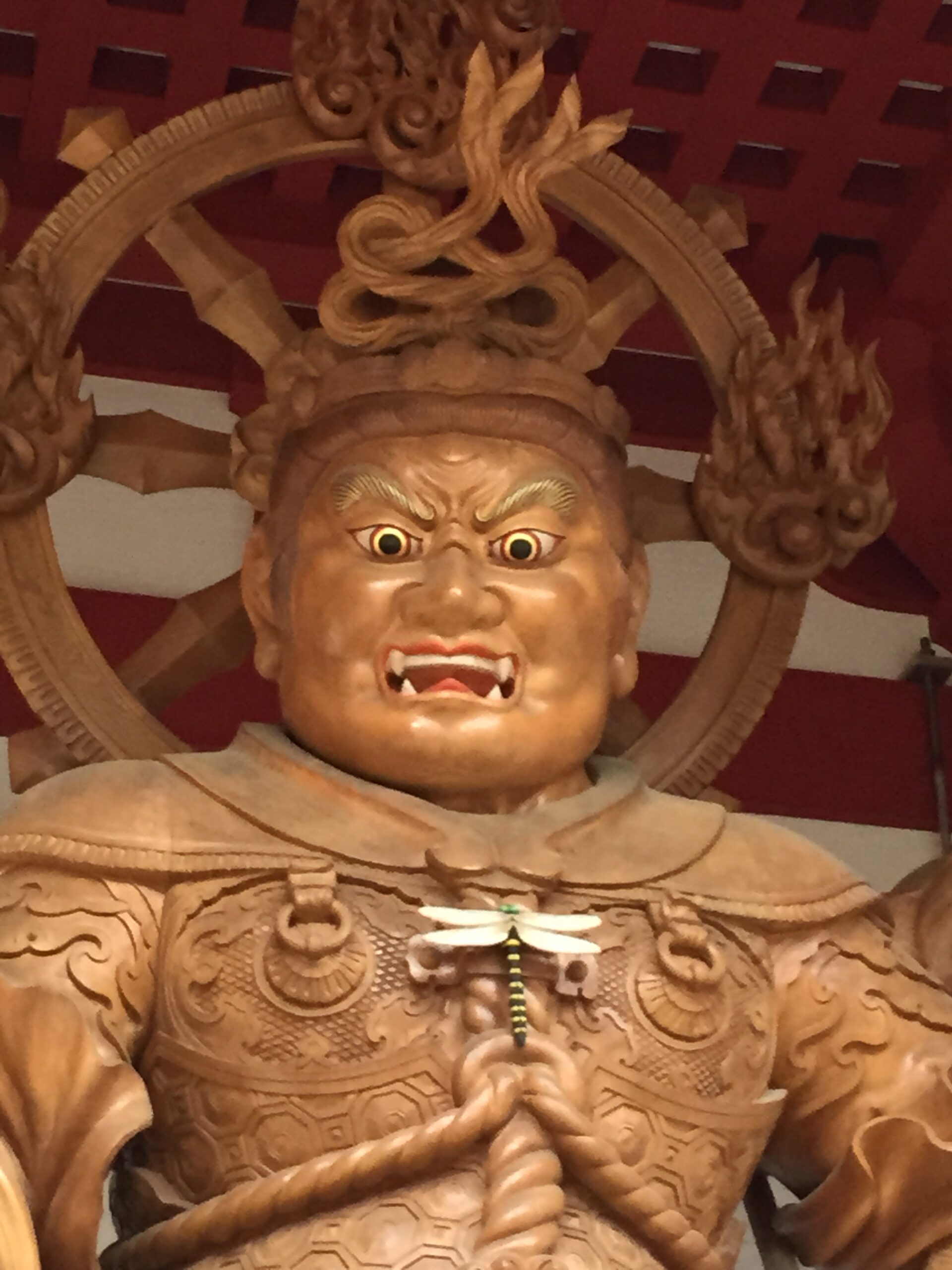 Let’s find insects on the chests of the new Buddha statues in the old ...